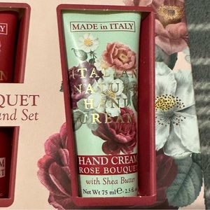 M Made In Italy | Bath & Body | Set Of 3 Made In Italy Rose Bouquet ...